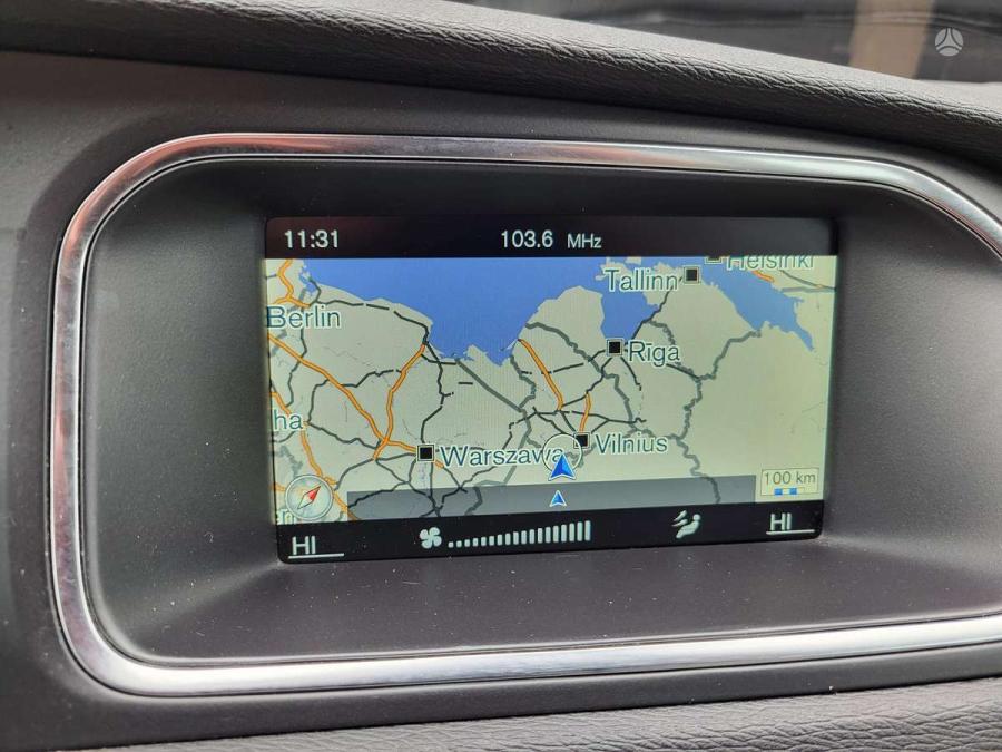 Grey Volvo V40 2017 in Vilnius, with an engine capacity of 2.00 L and mileage of 233 thousand km for 8399 €, photo 23 on AUTOMOTO.COM.LV