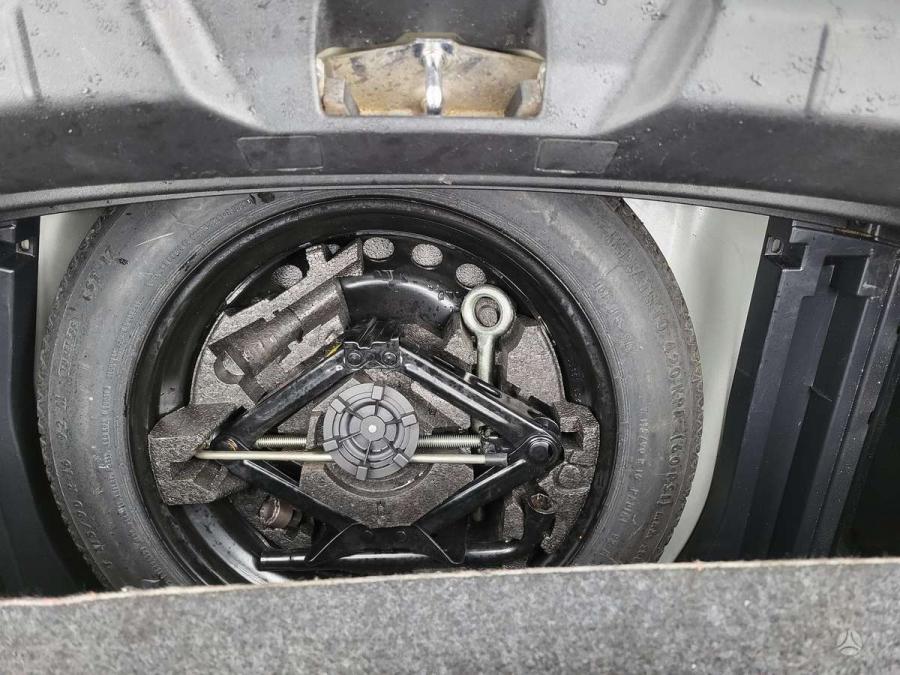 Grey Volvo V40 2017 in Vilnius, with an engine capacity of 2.00 L and mileage of 233 thousand km for 8399 €, photo 24 on AUTOMOTO.COM.LV