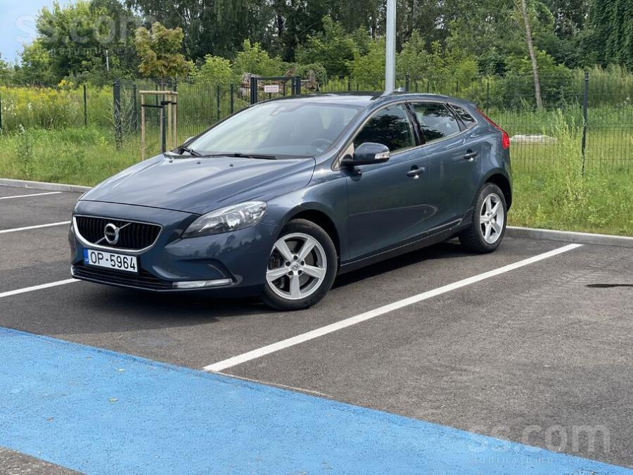 Grey Volvo V40 2017 in Riga, with an engine capacity of 2.00 L and mileage of 196 thousand km for 6950 €, photo 1 on AUTOMOTO.COM.LV