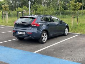 Grey Volvo V40 2017 in Riga, with an engine capacity of 2.00 L and mileage of 196 thousand km for 6950 €, photo 5 on AUTOMOTO.COM.LV