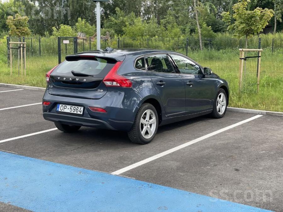 Grey Volvo V40 2017 in Riga, with an engine capacity of 2.00 L and mileage of 196 thousand km for 6950 €, photo 5 on AUTOMOTO.COM.LV