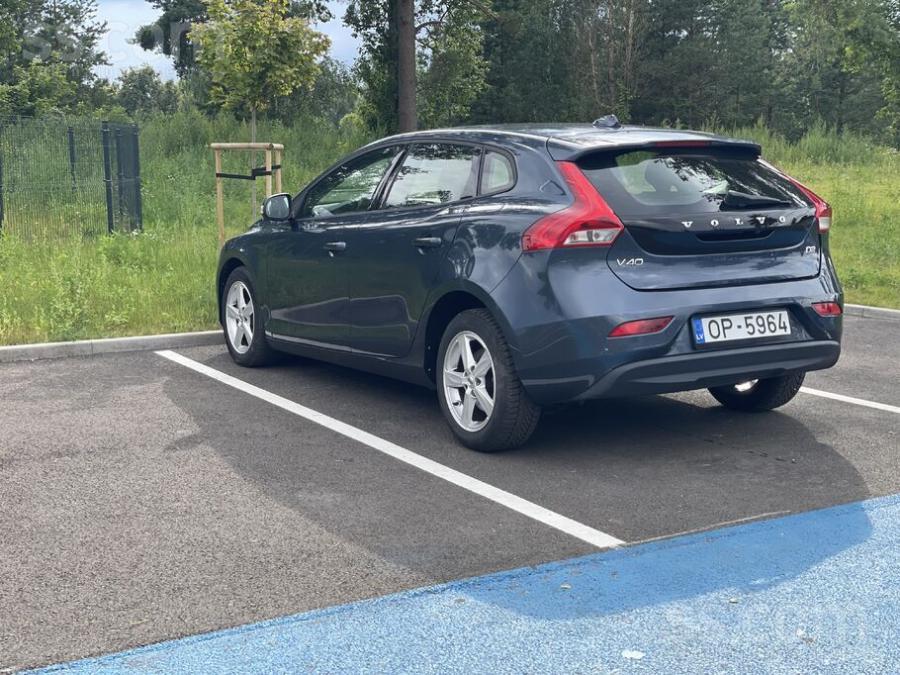 Grey Volvo V40 2017 in Riga, with an engine capacity of 2.00 L and mileage of 196 thousand km for 6950 €, photo 6 on AUTOMOTO.COM.LV