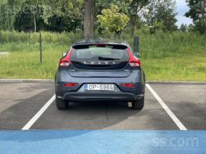 Grey Volvo V40 2017 in Riga, with an engine capacity of 2.00 L and mileage of 196 thousand km for 6950 €, photo 7 on AUTOMOTO.COM.LV