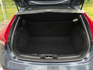 Grey Volvo V40 2017 in Riga, with an engine capacity of 2.00 L and mileage of 196 thousand km for 6950 €, photo 12 on AUTOMOTO.COM.LV