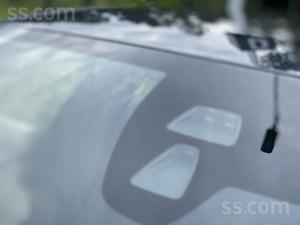 Grey Volvo V40 2017 in Riga, with an engine capacity of 2.00 L and mileage of 196 thousand km for 6950 €, photo 14 on AUTOMOTO.COM.LV