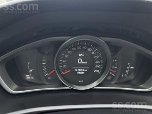 Grey Volvo V40 2017 in Riga, with an engine capacity of 2.00 L and mileage of 196 thousand km for 6950 €, photo 16 on AUTOMOTO.COM.LV