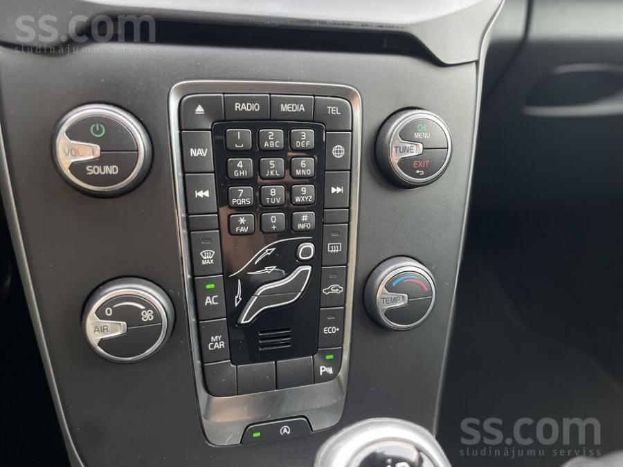 Grey Volvo V40 2017 in Riga, with an engine capacity of 2.00 L and mileage of 196 thousand km for 6950 €, photo 17 on AUTOMOTO.COM.LV