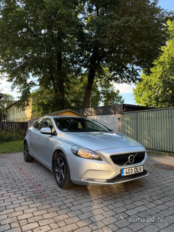 Pelēks Volvo V40 2017 Tallina, ar dzinēja tilpumu 2.00 L un nobraukumu 154 tūkst. km par 9490 €, foto 3 vietnē AUTOMOTO.COM.LV