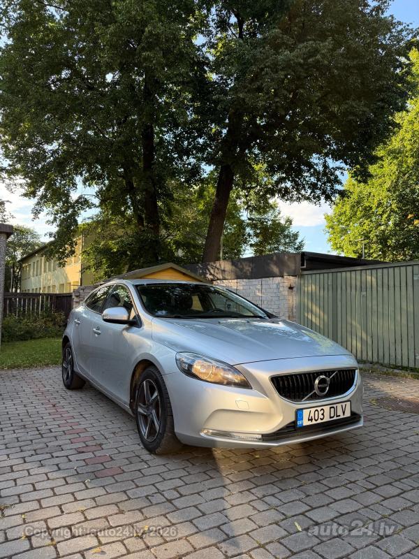 Pelēks Volvo V40 2017 Tallina, ar dzinēja tilpumu 2.00 L un nobraukumu 154 tūkst. km par 9490 €, foto 4 vietnē AUTOMOTO.COM.LV