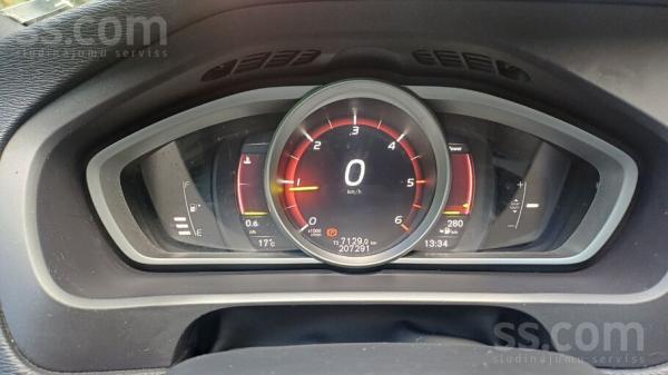 Pelēks Volvo V40 2017 Rīga, ar dzinēja tilpumu 2.00 L un nobraukumu 210 tūkst. km par 8750 €, foto 5 vietnē AUTOMOTO.COM.LV