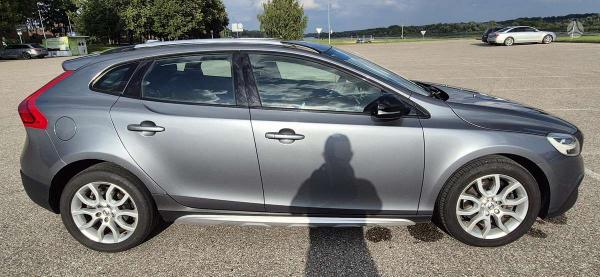 Pelēks Volvo V40 2017 Jurbarkas, ar dzinēja tilpumu 2.00 L un nobraukumu 268 tūkst. km par 7300 €, foto 4 vietnē AUTOMOTO.COM.LV