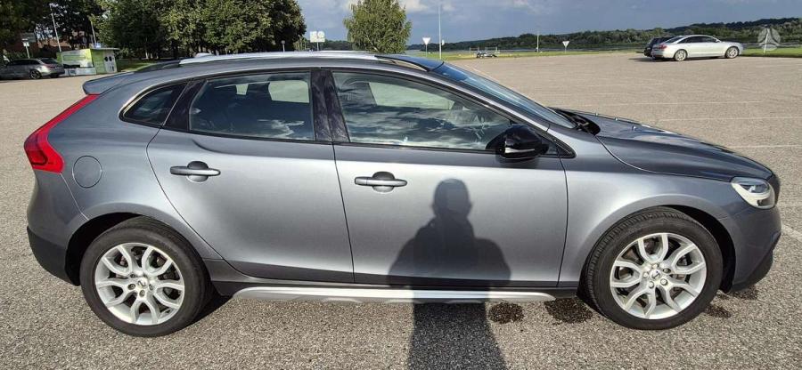 Pelēks Volvo V40 2017 Jurbarkas, ar dzinēja tilpumu 2.00 L un nobraukumu 268 tūkst. km par 7300 €, foto 4 vietnē AUTOMOTO.COM.LV