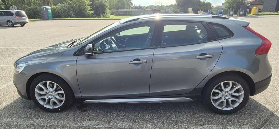 Pelēks Volvo V40 2017 Jurbarkas, ar dzinēja tilpumu 2.00 L un nobraukumu 268 tūkst. km par 7300 €, foto 8 vietnē AUTOMOTO.COM.LV