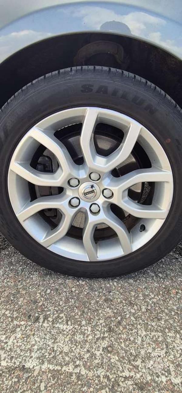 Pelēks Volvo V40 2017 Jurbarkas, ar dzinēja tilpumu 2.00 L un nobraukumu 268 tūkst. km par 7300 €, foto 9 vietnē AUTOMOTO.COM.LV