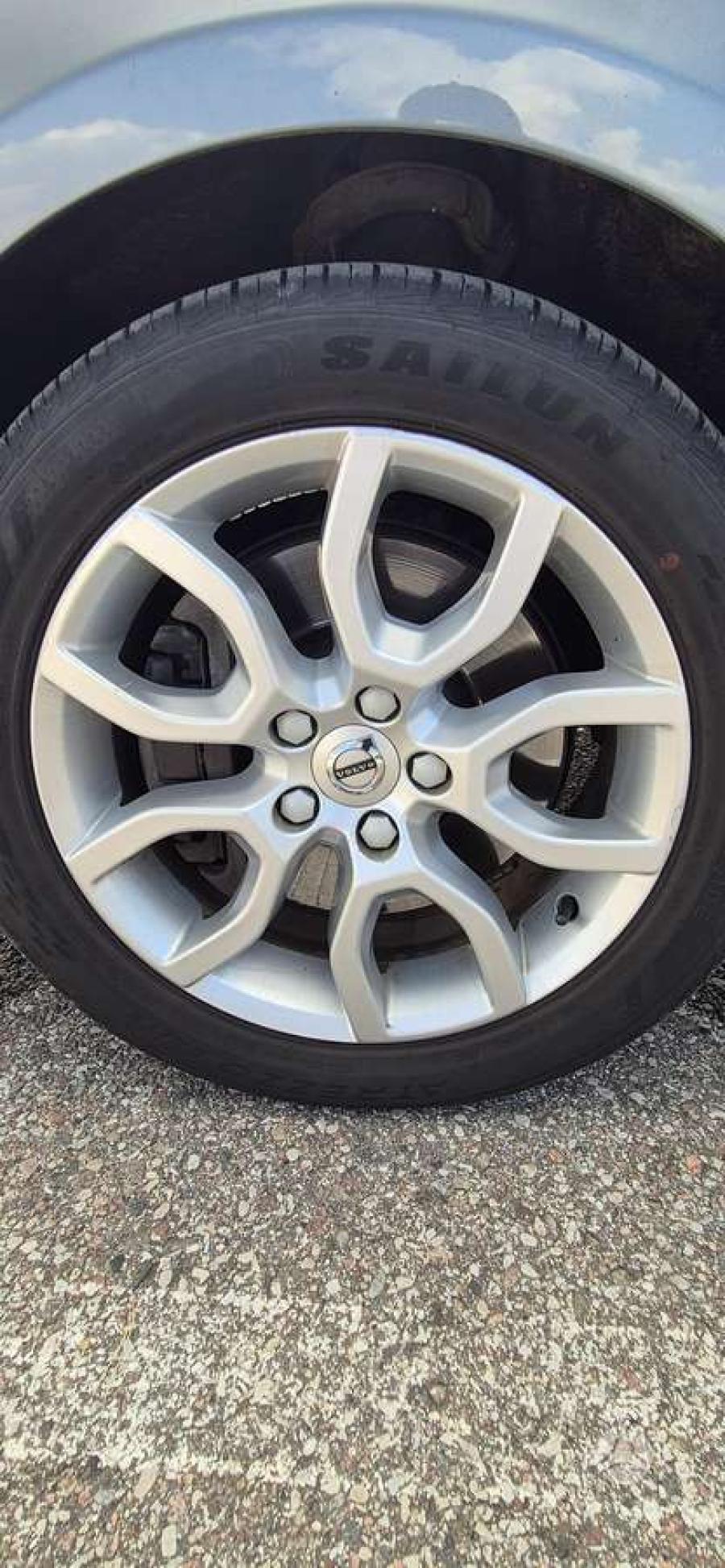 Pelēks Volvo V40 2017 Jurbarkas, ar dzinēja tilpumu 2.00 L un nobraukumu 268 tūkst. km par 7300 €, foto 9 vietnē AUTOMOTO.COM.LV