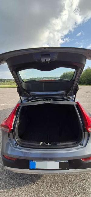 Pelēks Volvo V40 2017 Jurbarkas, ar dzinēja tilpumu 2.00 L un nobraukumu 268 tūkst. km par 7300 €, foto 10 vietnē AUTOMOTO.COM.LV