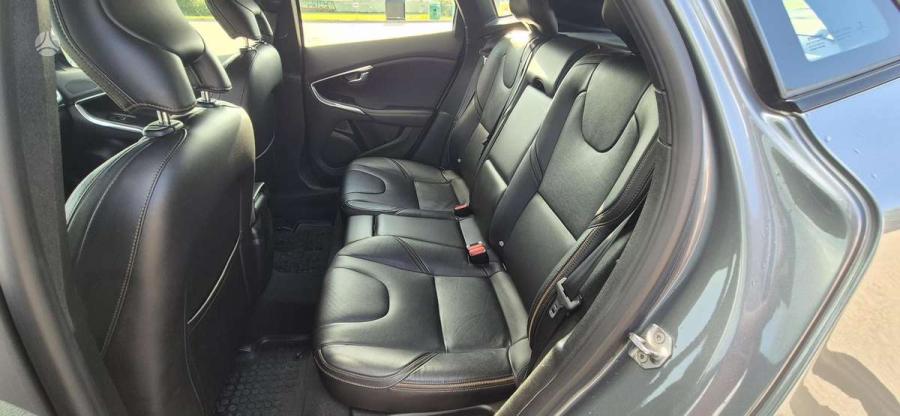Pelēks Volvo V40 2017 Jurbarkas, ar dzinēja tilpumu 2.00 L un nobraukumu 268 tūkst. km par 7300 €, foto 13 vietnē AUTOMOTO.COM.LV