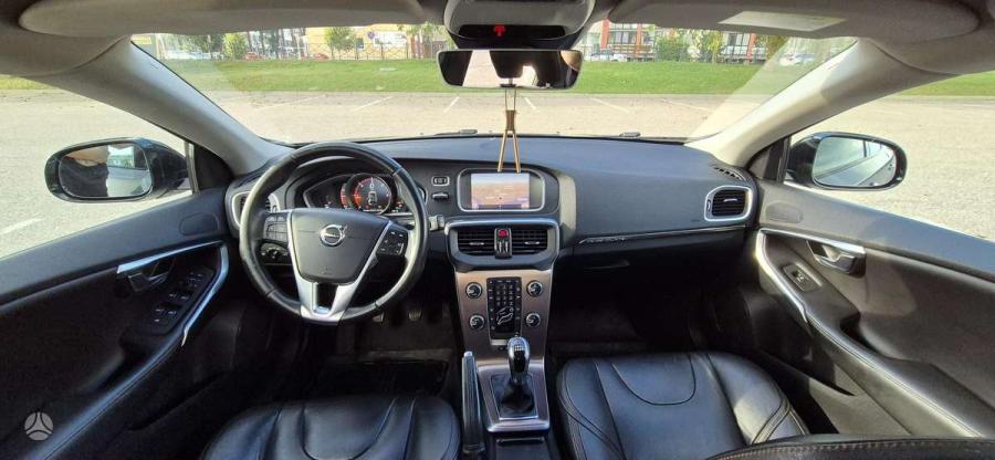 Pelēks Volvo V40 2017 Jurbarkas, ar dzinēja tilpumu 2.00 L un nobraukumu 268 tūkst. km par 7300 €, foto 15 vietnē AUTOMOTO.COM.LV