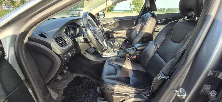 Pelēks Volvo V40 2017 Jurbarkas, ar dzinēja tilpumu 2.00 L un nobraukumu 268 tūkst. km par 7300 €, foto 17 vietnē AUTOMOTO.COM.LV
