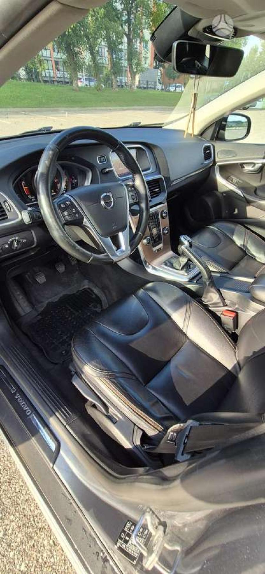 Pelēks Volvo V40 2017 Jurbarkas, ar dzinēja tilpumu 2.00 L un nobraukumu 268 tūkst. km par 7300 €, foto 18 vietnē AUTOMOTO.COM.LV