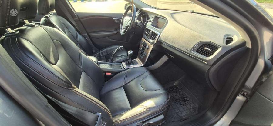 Pelēks Volvo V40 2017 Jurbarkas, ar dzinēja tilpumu 2.00 L un nobraukumu 268 tūkst. km par 7300 €, foto 20 vietnē AUTOMOTO.COM.LV