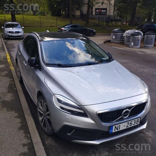 Pelēks Volvo V40 2017 Rīga, ar dzinēja tilpumu 2.00 L un nobraukumu 79 tūkst. km par 14000 €, foto 1 vietnē AUTOMOTO.COM.LV