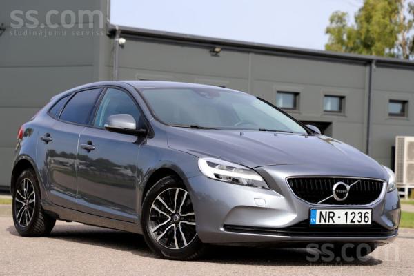 Pelēks Volvo V40 2017 Tukums, ar dzinēja tilpumu 2.00 L un nobraukumu 223 tūkst. km par 10200 €, foto 1 vietnē AUTOMOTO.COM.LV