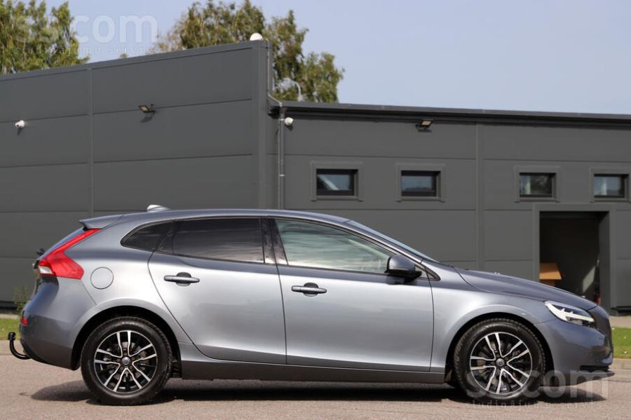 Pelēks Volvo V40 2017 Tukums, ar dzinēja tilpumu 2.00 L un nobraukumu 223 tūkst. km par 10200 €, foto 3 vietnē AUTOMOTO.COM.LV