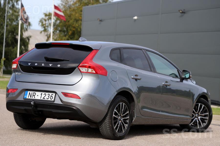 Pelēks Volvo V40 2017 Tukums, ar dzinēja tilpumu 2.00 L un nobraukumu 223 tūkst. km par 10200 €, foto 4 vietnē AUTOMOTO.COM.LV