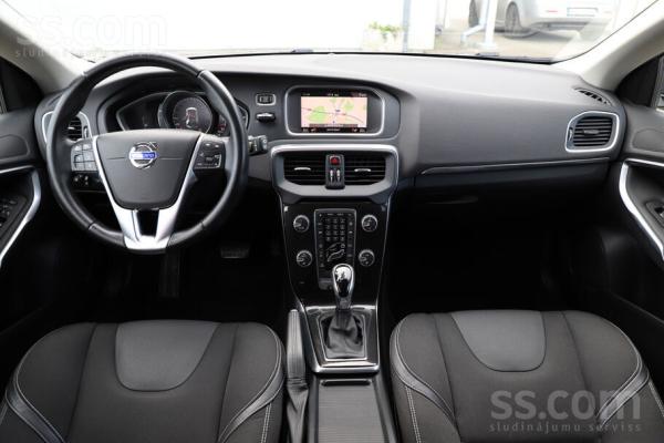 Pelēks Volvo V40 2017 Tukums, ar dzinēja tilpumu 2.00 L un nobraukumu 223 tūkst. km par 10200 €, foto 9 vietnē AUTOMOTO.COM.LV