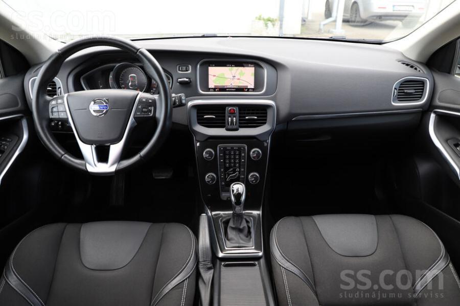 Pelēks Volvo V40 2017 Tukums, ar dzinēja tilpumu 2.00 L un nobraukumu 223 tūkst. km par 10200 €, foto 9 vietnē AUTOMOTO.COM.LV