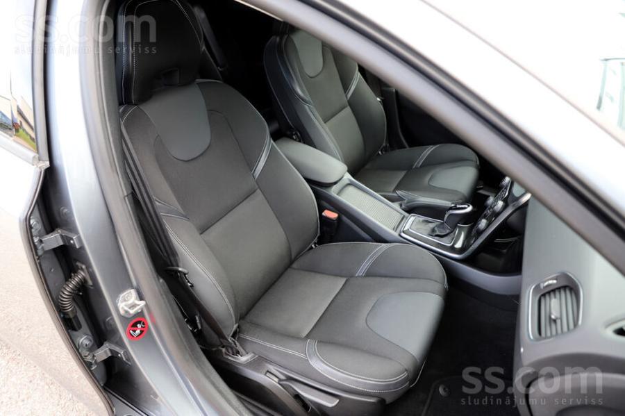 Pelēks Volvo V40 2017 Tukums, ar dzinēja tilpumu 2.00 L un nobraukumu 223 tūkst. km par 10200 €, foto 10 vietnē AUTOMOTO.COM.LV