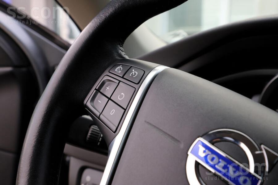 Pelēks Volvo V40 2017 Tukums, ar dzinēja tilpumu 2.00 L un nobraukumu 223 tūkst. km par 10200 €, foto 13 vietnē AUTOMOTO.COM.LV
