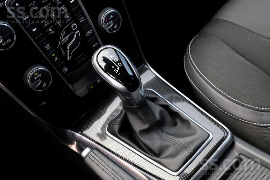 Pelēks Volvo V40 2017 Tukums, ar dzinēja tilpumu 2.00 L un nobraukumu 223 tūkst. km par 10200 €, foto 16 vietnē AUTOMOTO.COM.LV