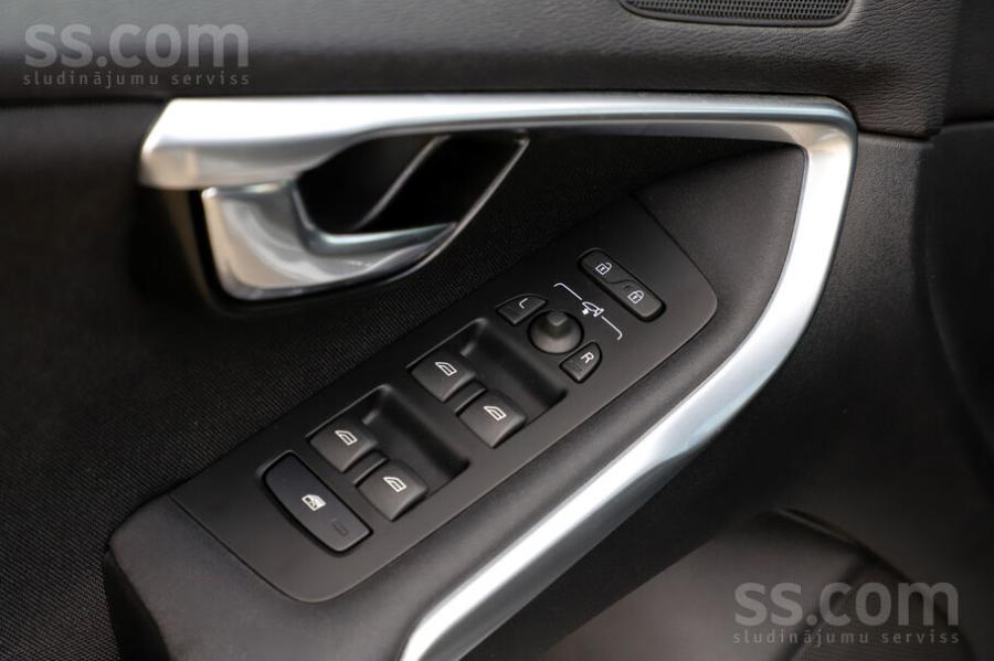Pelēks Volvo V40 2017 Tukums, ar dzinēja tilpumu 2.00 L un nobraukumu 223 tūkst. km par 10200 €, foto 17 vietnē AUTOMOTO.COM.LV