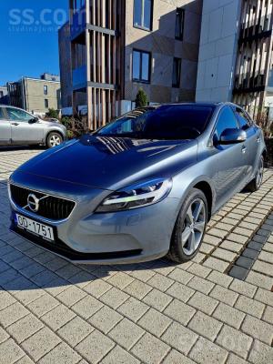 Grey Volvo V40 2018 in Riga, with an engine capacity of 2.00 L and mileage of 140 thousand km for 6250 €, photo 1 on AUTOMOTO.COM.LV