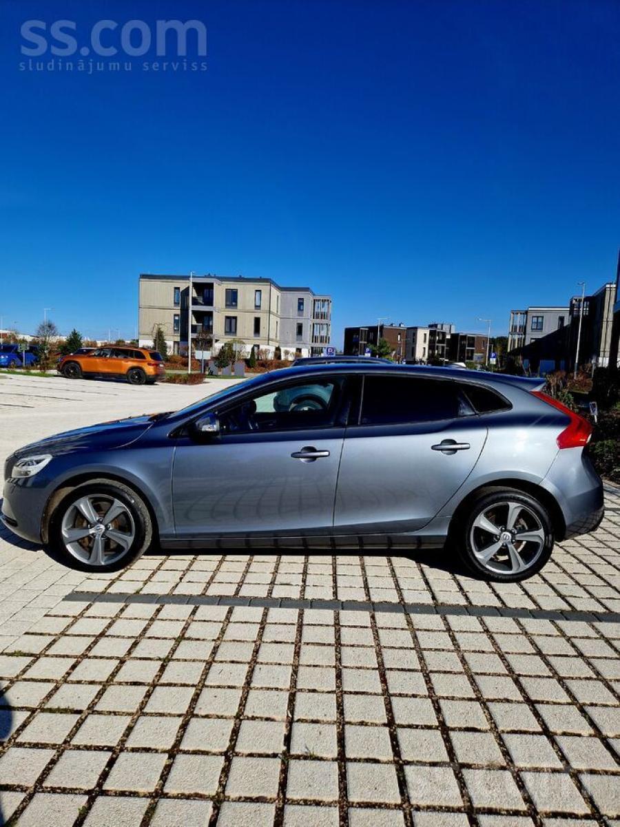 Grey Volvo V40 2018 in Riga, with an engine capacity of 2.00 L and mileage of 140 thousand km for 6250 €, photo 3 on AUTOMOTO.COM.LV