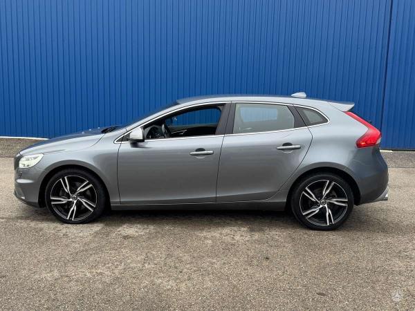 Grey Volvo V40 2018 in Kaunas, with an engine capacity of 1.97 L and mileage of 208 thousand km for 12500 €, photo 7 on AUTOMOTO.COM.LV