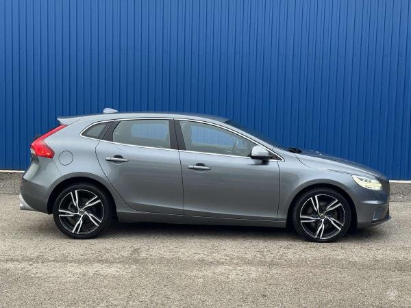 Grey Volvo V40 2018 in Kaunas, with an engine capacity of 1.97 L and mileage of 208 thousand km for 12500 €, photo 8 on AUTOMOTO.COM.LV