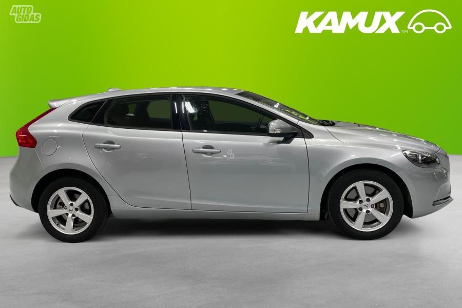 Grey Volvo V40 2018 in Kaunas, with an engine capacity of 0.00 L and mileage of 30 thousand km for 22635 €, photo 2 on AUTOMOTO.COM.LV