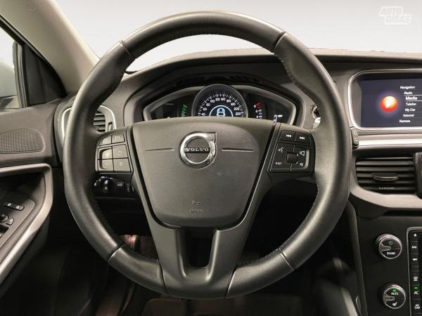Pelēks Volvo V40 2018 Kauņa, ar dzinēja tilpumu 0.00 L un nobraukumu 30 tūkst. km par 22635 €, foto 6 vietnē AUTOMOTO.COM.LV