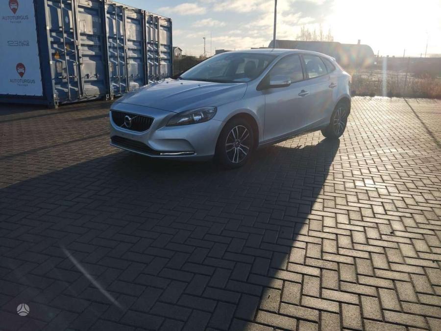 Grey Volvo V40 2018 in Taurage, with an engine capacity of 1.97 L and mileage of 179 thousand km for 7000 €, photo 1 on AUTOMOTO.COM.LV
