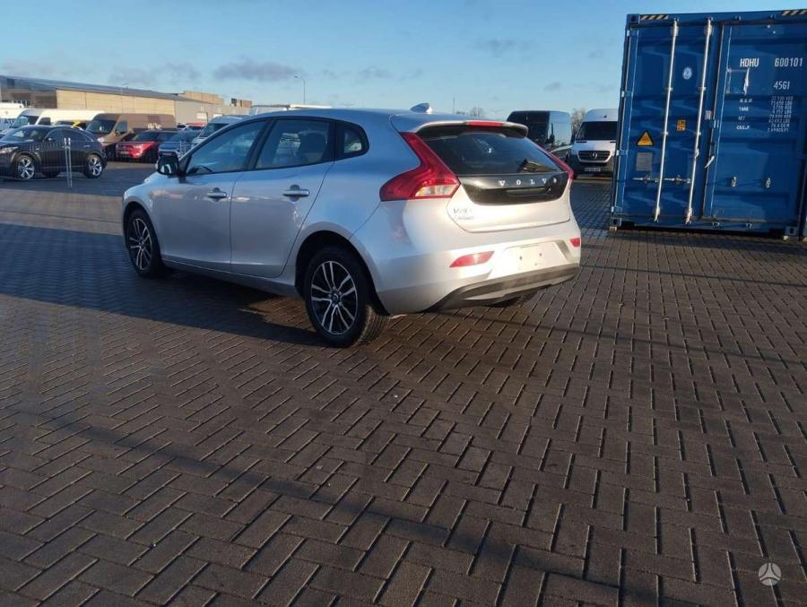 Grey Volvo V40 2018 in Taurage, with an engine capacity of 1.97 L and mileage of 179 thousand km for 7000 €, photo 4 on AUTOMOTO.COM.LV