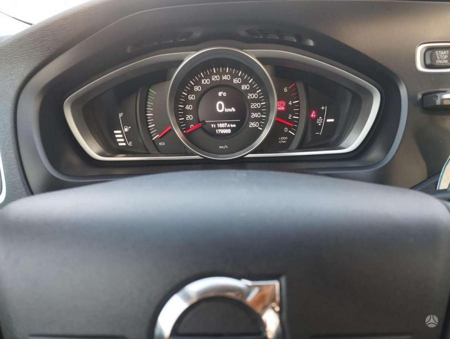 Grey Volvo V40 2018 in Taurage, with an engine capacity of 1.97 L and mileage of 179 thousand km for 7000 €, photo 11 on AUTOMOTO.COM.LV