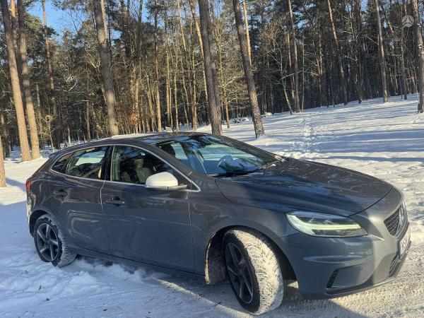 Pelēks Volvo V40 2018 Kauņa, ar dzinēja tilpumu 1.97 L un nobraukumu 201 tūkst. km par 11950 €, foto 1 vietnē AUTOMOTO.COM.LV