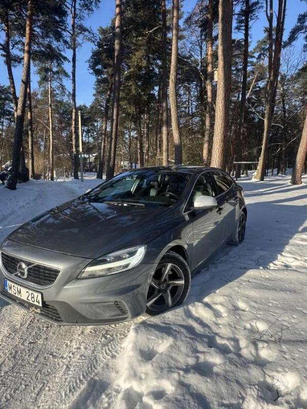 Pelēks Volvo V40 2018 Kauņa, ar dzinēja tilpumu 1.97 L un nobraukumu 201 tūkst. km par 11950 €, foto 2 vietnē AUTOMOTO.COM.LV