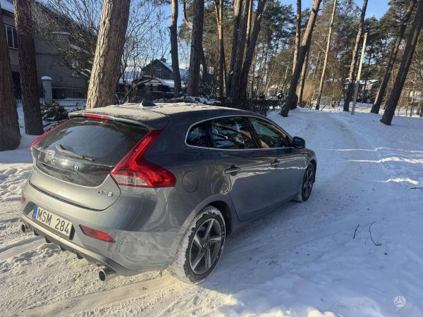 Pelēks Volvo V40 2018 Kauņa, ar dzinēja tilpumu 1.97 L un nobraukumu 201 tūkst. km par 11950 €, foto 4 vietnē AUTOMOTO.COM.LV