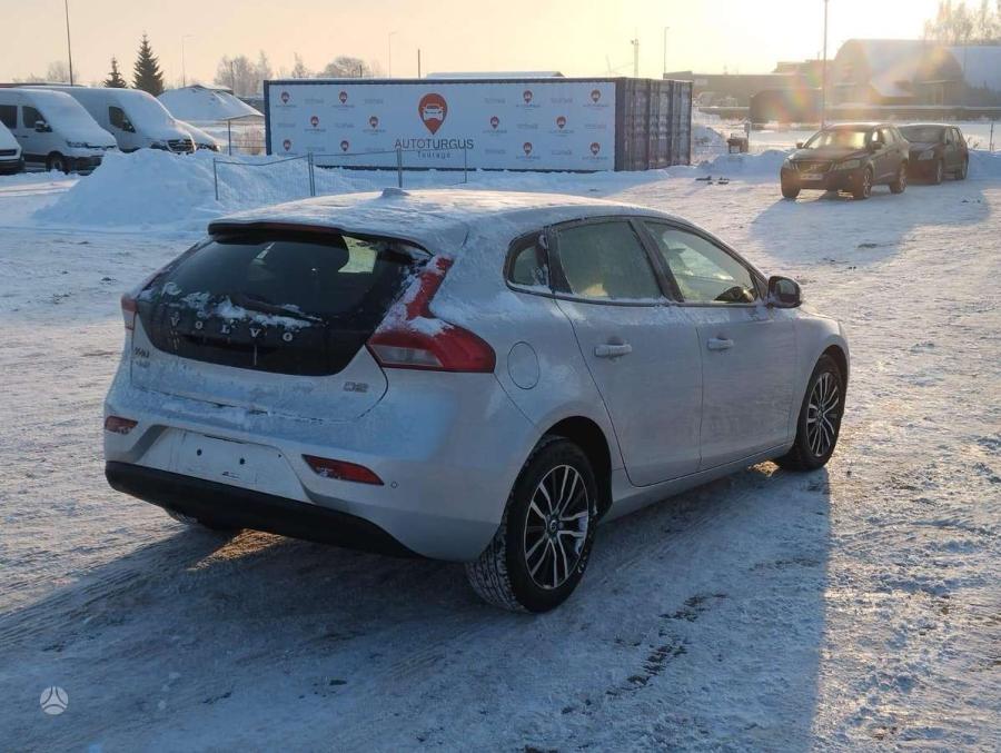 Pelēks Volvo V40 2018 Tauragė, ar dzinēja tilpumu 1.97 L un nobraukumu 179 tūkst. km par 6900 €, foto 4 vietnē AUTOMOTO.COM.LV