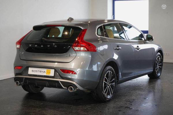 Pelēks Volvo V40 2018 Viļņa, ar dzinēja tilpumu 1.97 L un nobraukumu 199 tūkst. km par 13900 €, foto 3 vietnē AUTOMOTO.COM.LV