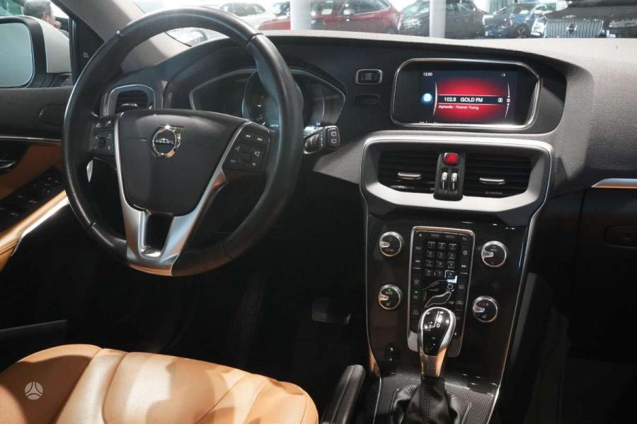 Pelēks Volvo V40 2018 Viļņa, ar dzinēja tilpumu 1.97 L un nobraukumu 199 tūkst. km par 13900 €, foto 14 vietnē AUTOMOTO.COM.LV